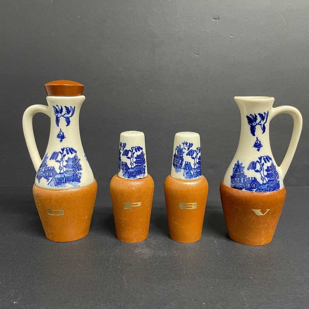 Vintage Blue Willow Pattern Salt and Pepper Shakers With Oil and ...