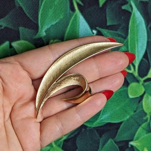Vintage Trifari Gold Tone Leaf Brooch - Large Signed Mid Century Leaf ...