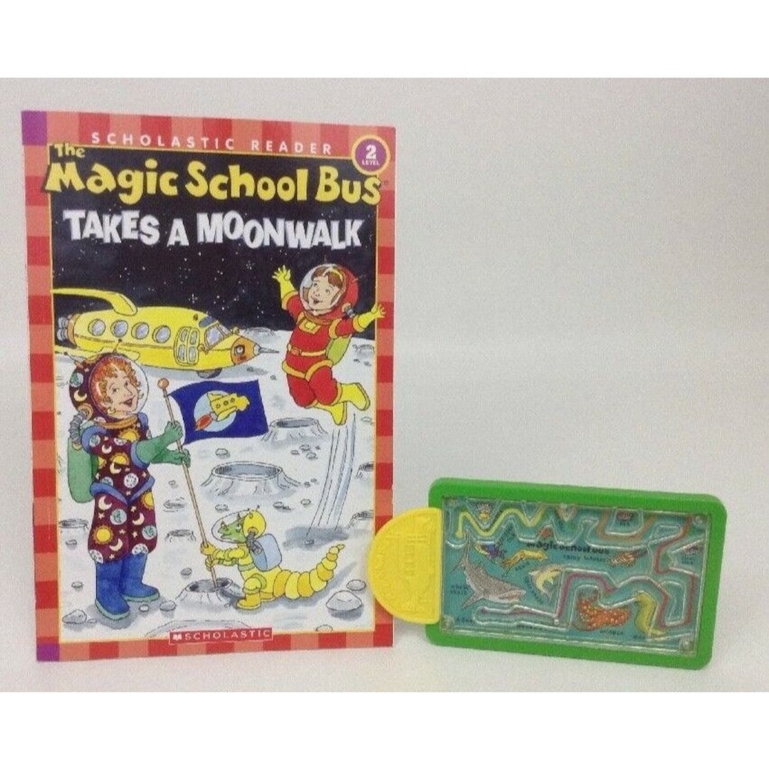 The Magic School Bus Takes a Moonwalk Scholastic Reader 2 Book Toy Maze ...