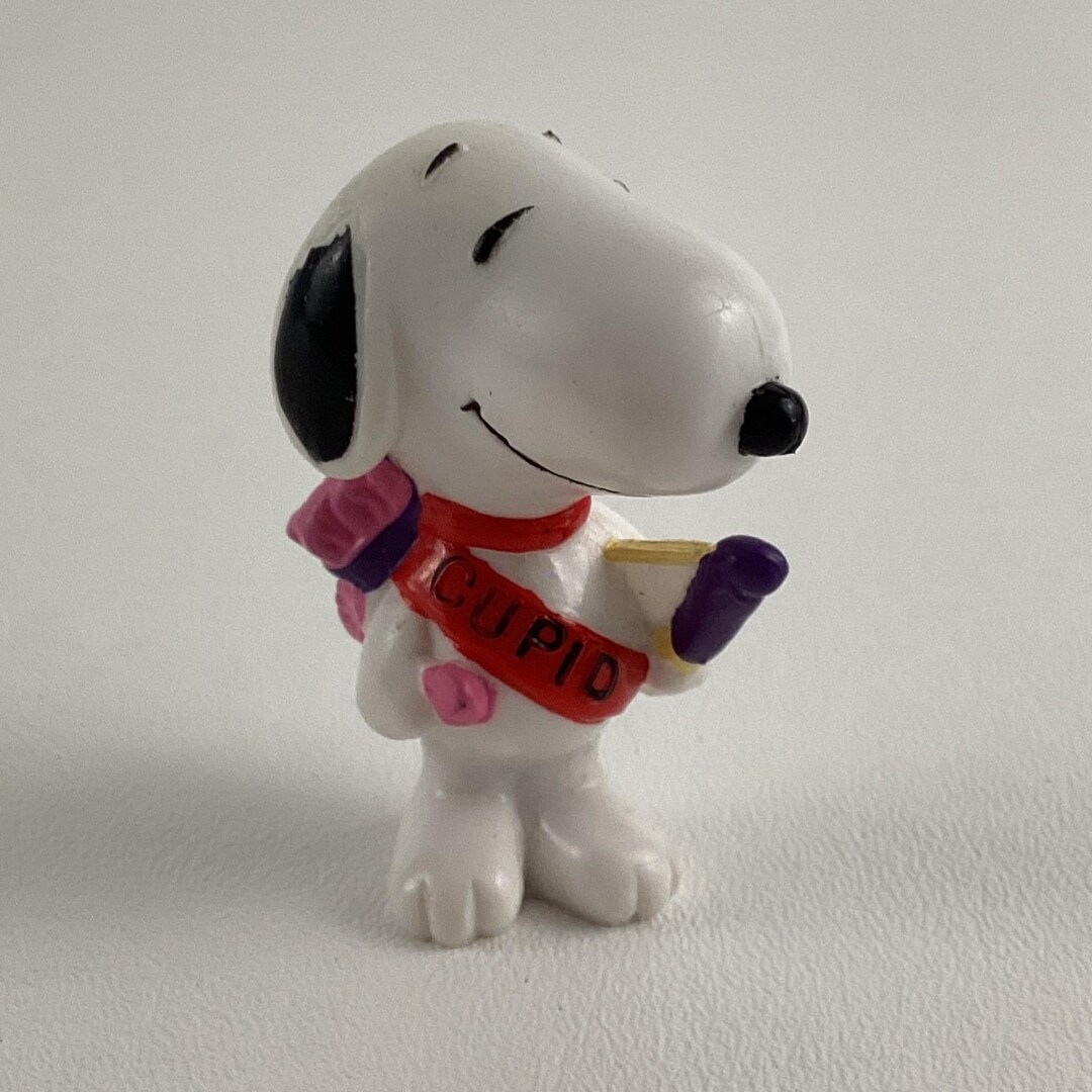 Peanuts Gang Snoopy Action Figure PVC Beagle Pup Dog Valentine Cupid ...
