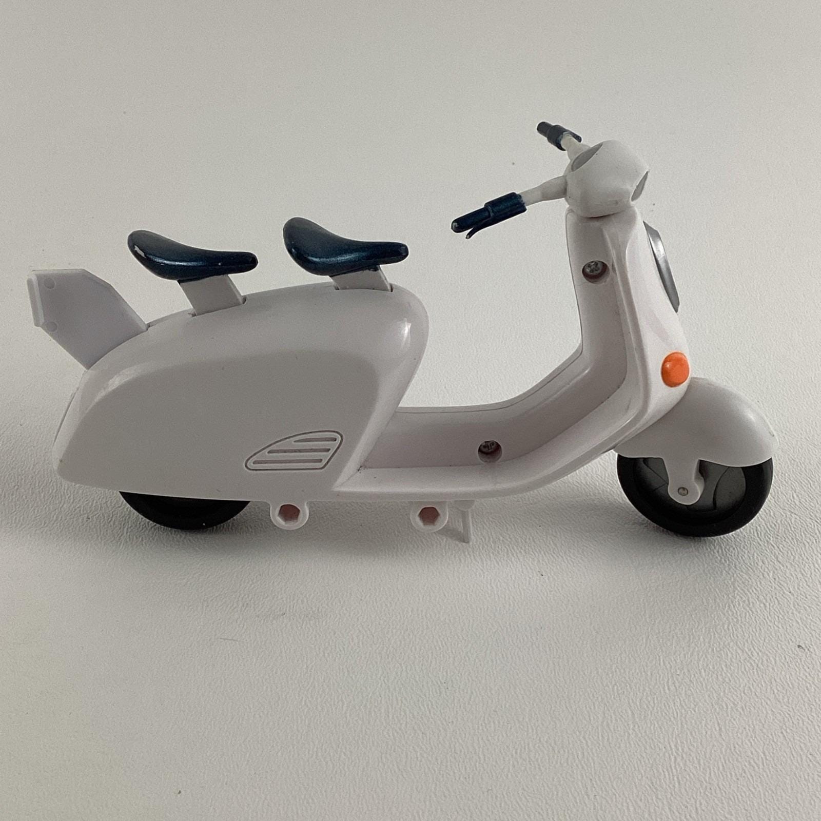 Bratz Lil Mini Vespa 2 Seater Doll Vehicle Scooter White Moped Vintage ...