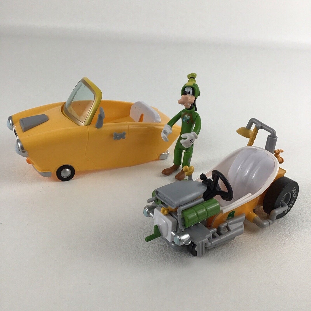 Disney Store Transforming Pullback Car Goofy Action Figure Mickey ...