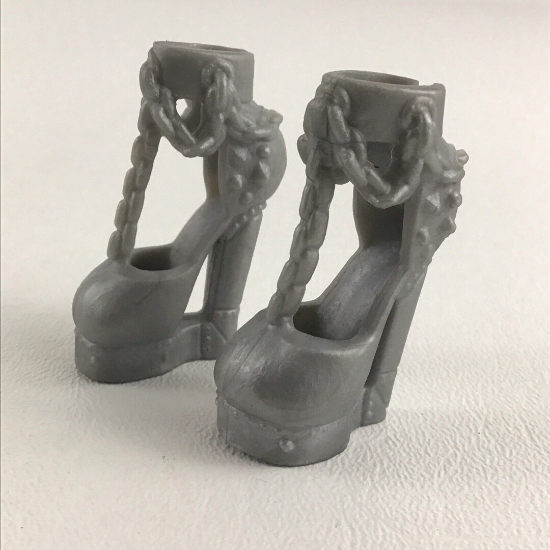 Monster High Spectra Vondergeist Picture Day Chain Star Studded Shoes ...