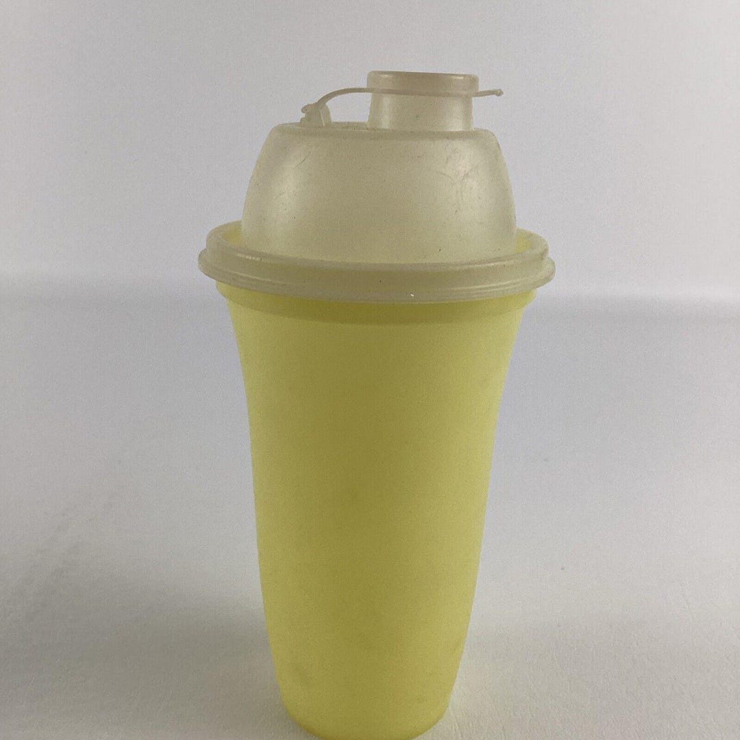 Tupperware Quick Shake Blender Mixer Cup Yellow 844-11 Pour Lid Vintage ...