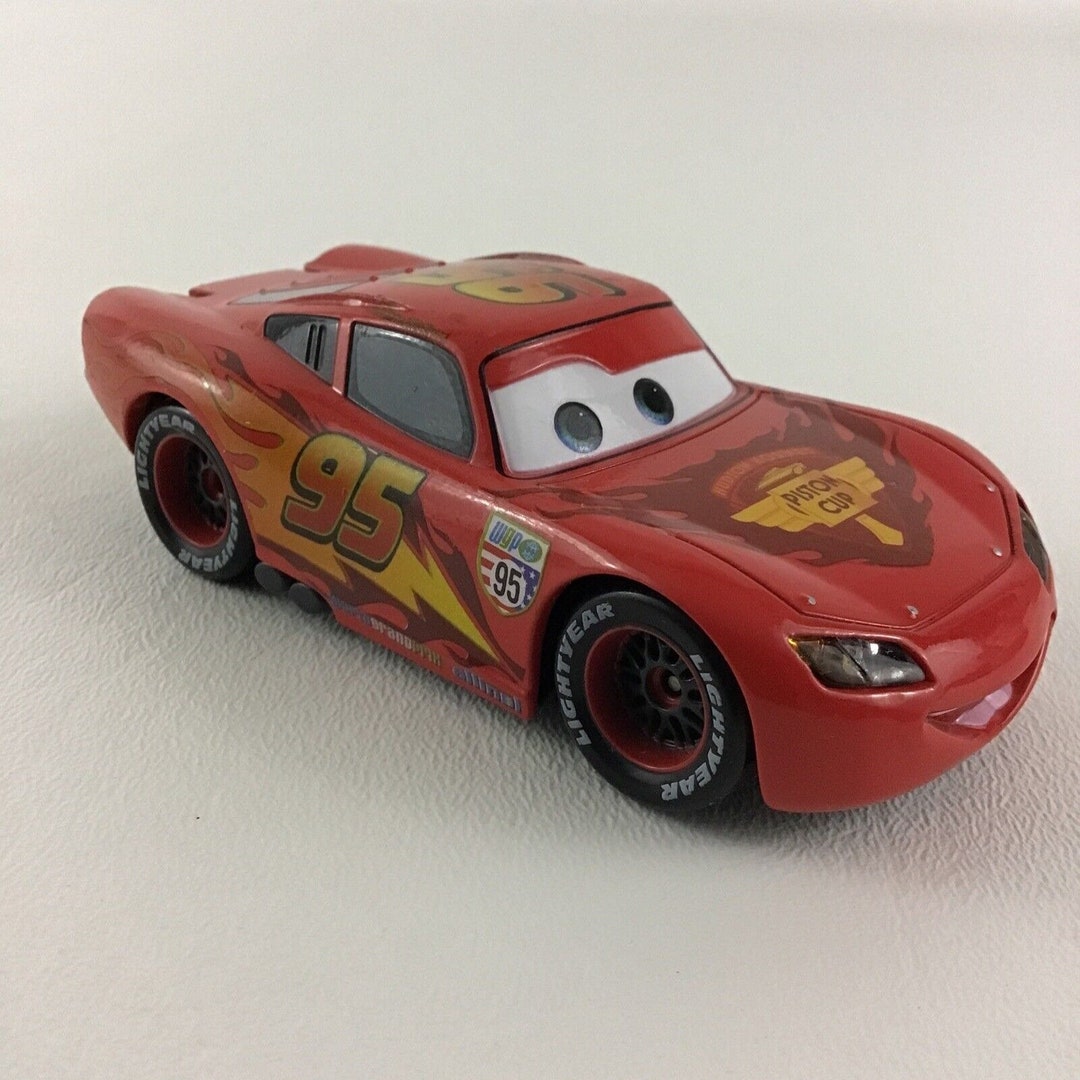 Disney Store That's Amore Diecast Cars 2 Talking Lightning Mcqueen 1:43 ...
