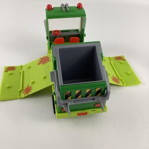 The Trash Pack Garbage Truck Vehicle Trashies Figures Garbage Can Moose ...