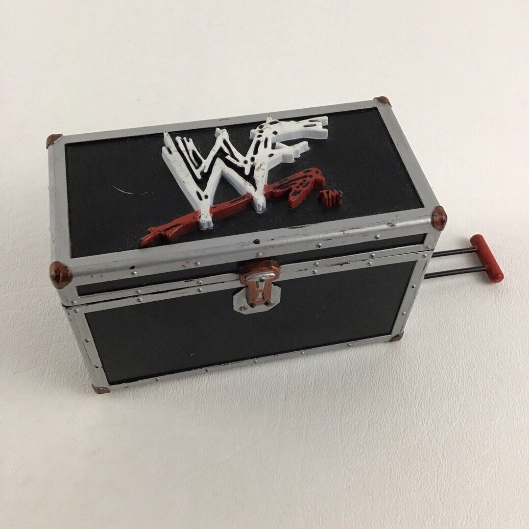 WWF World Wrestling Federation Rolling Chest Pull Behind Luggage ...