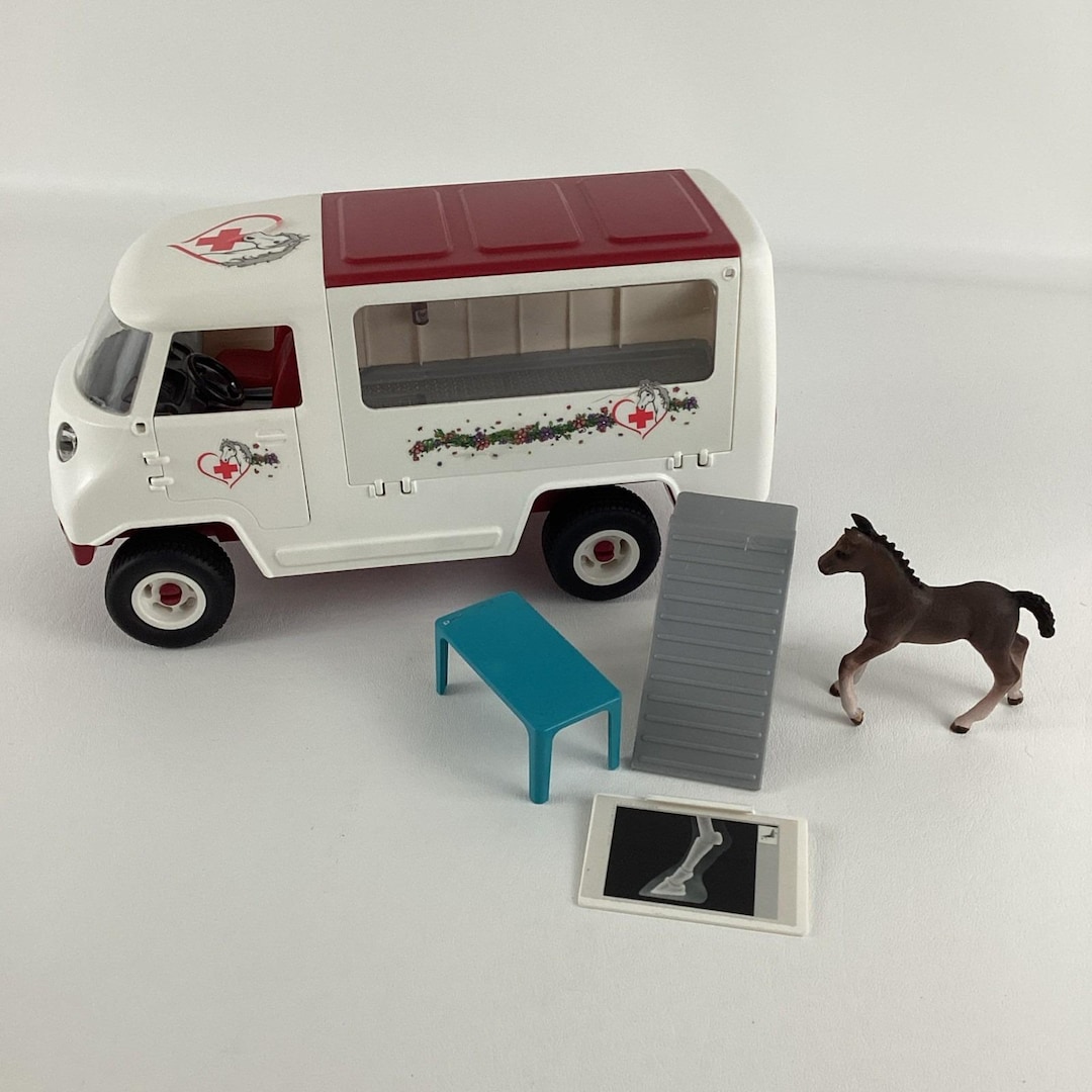 Schleich Horse Club Mobile Vet Playset Emergency Rescue Van Toy ...