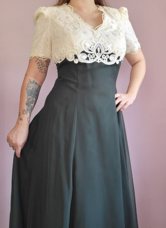 Union Labels Vintage 1990s Dark Green/ Lace Bust Form… - Gem