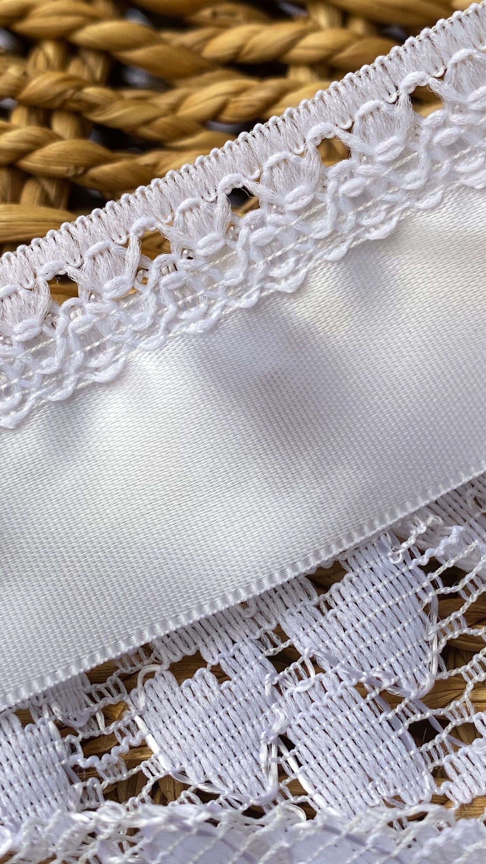 White Gathered Nottingham Lace Trim With Satin Ribbon 3.5/9cm 2 Metres ...