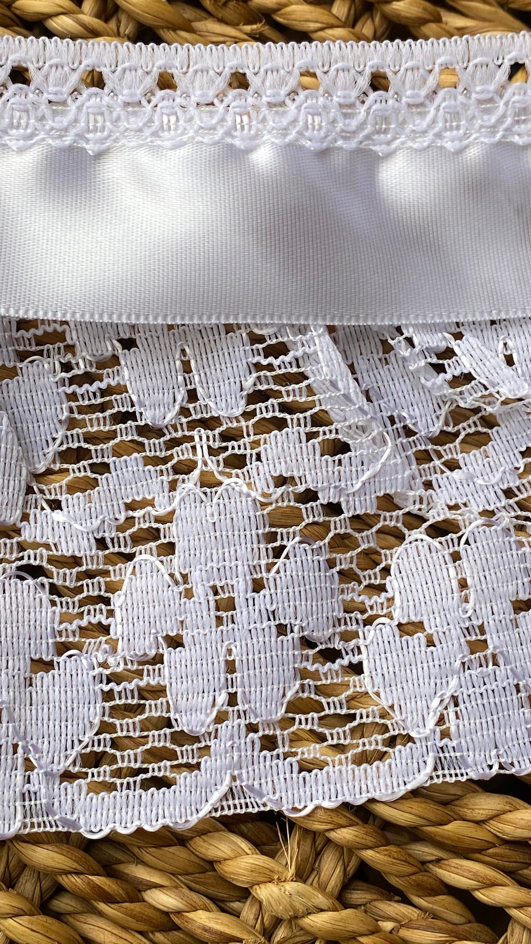 White Gathered Nottingham Lace Trim With Satin Ribbon 3.5/9cm 2 Metres ...