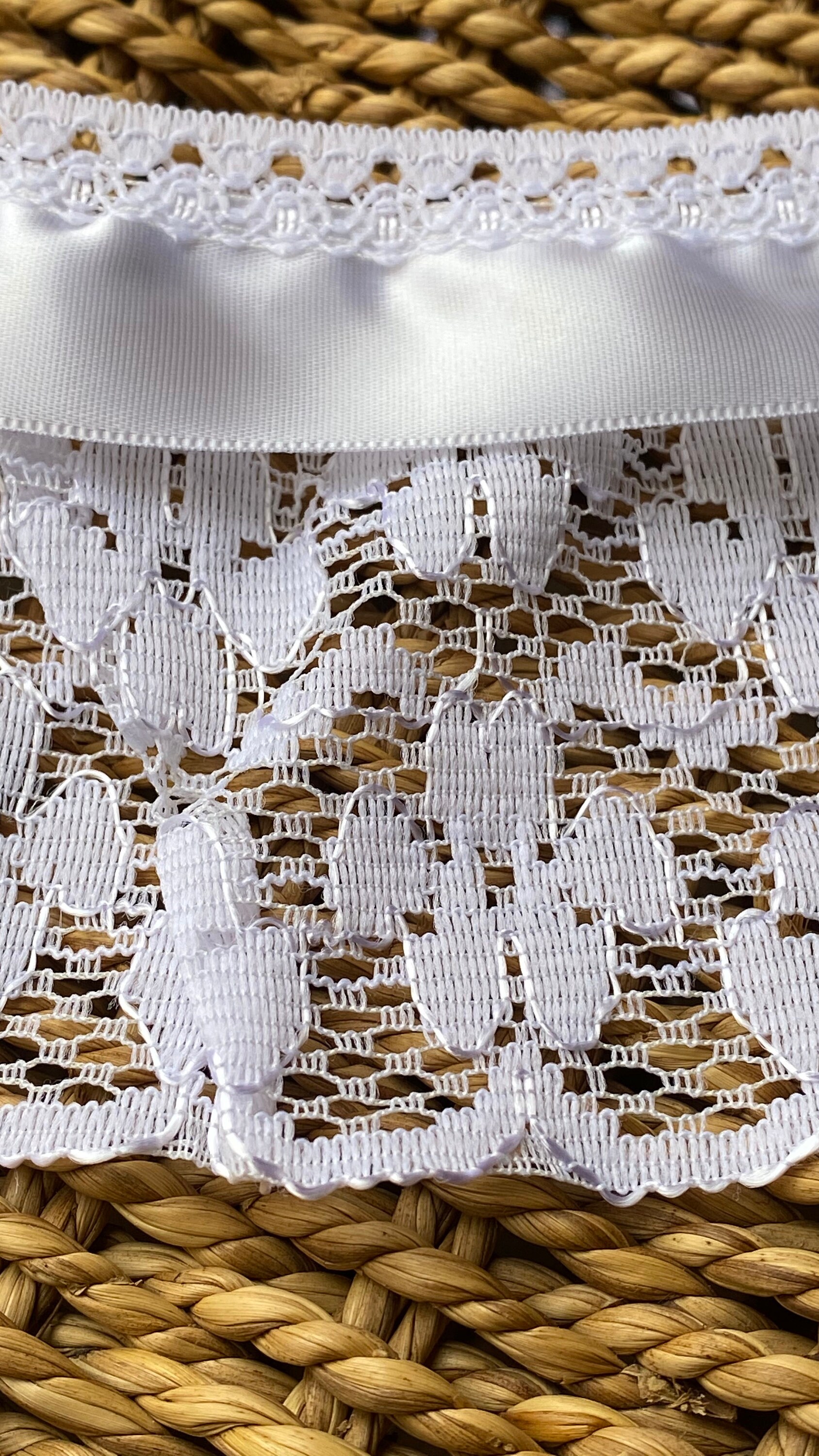 White Gathered Nottingham Lace Trim With Satin Ribbon 3.5/9cm 2 Metres ...