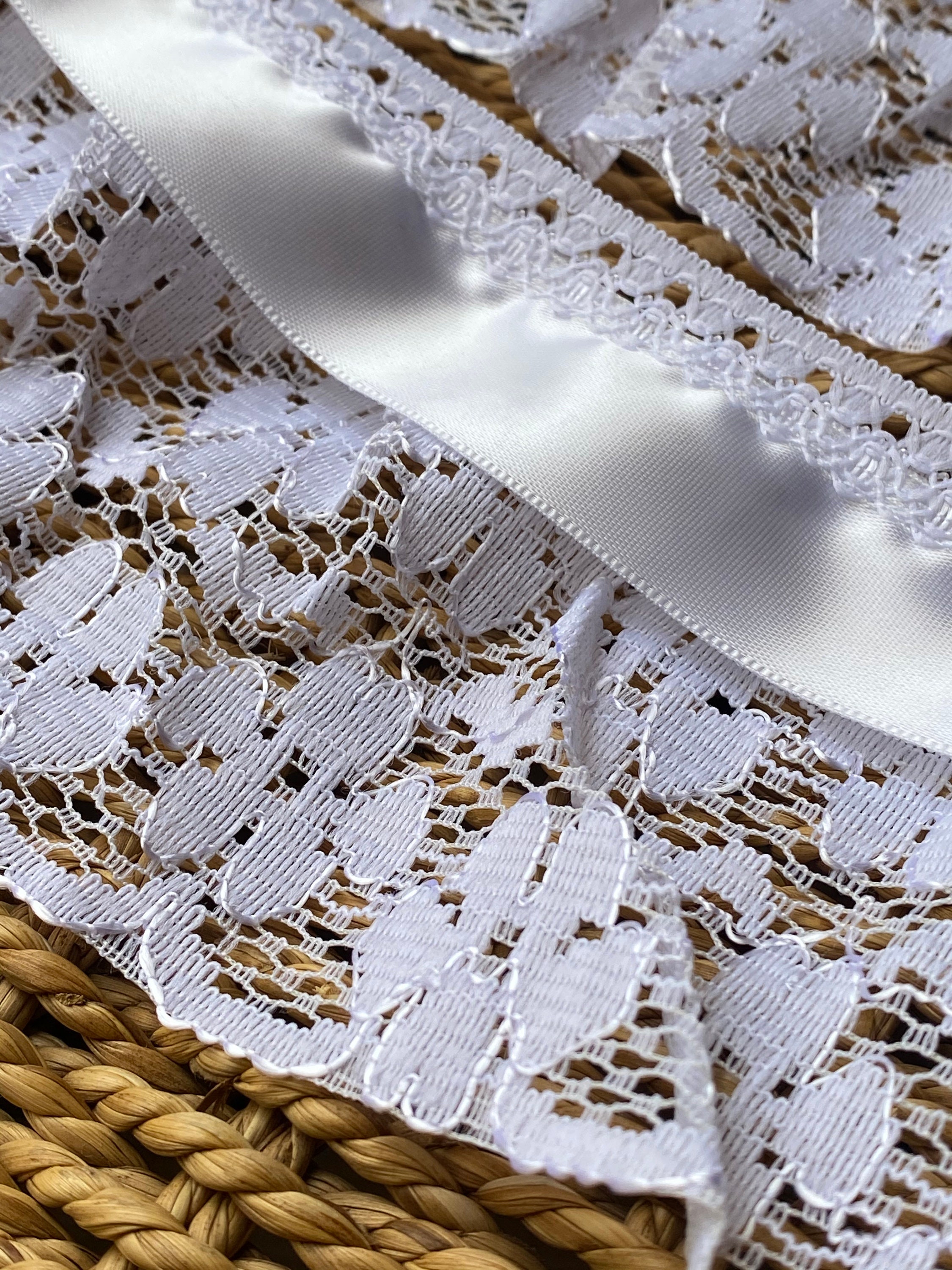 White Gathered Nottingham Lace Trim With Satin Ribbon 3.5/9cm 2 Metres ...