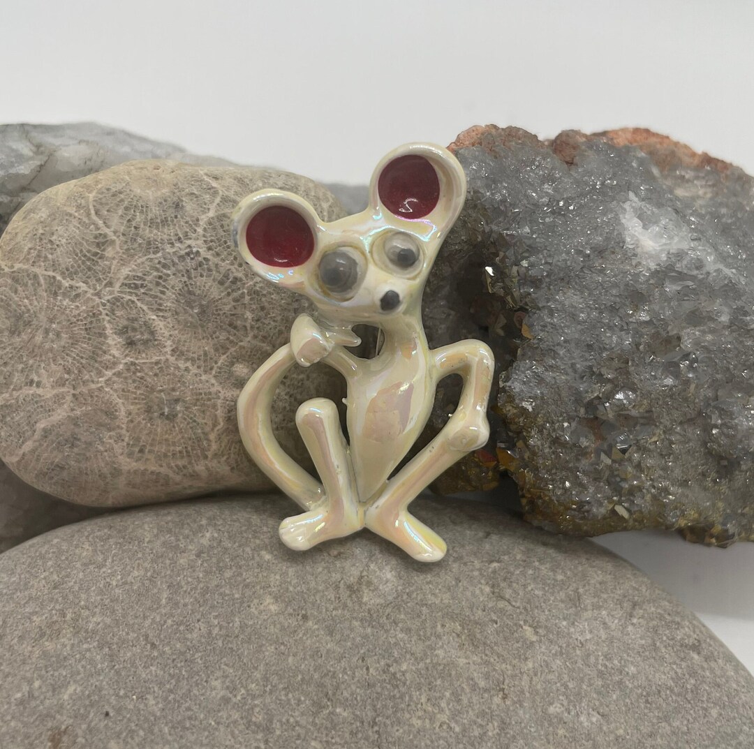 Gerry's Vintage Googly Eyed Luster Anthropomorphic Mouse Brooch - Etsy