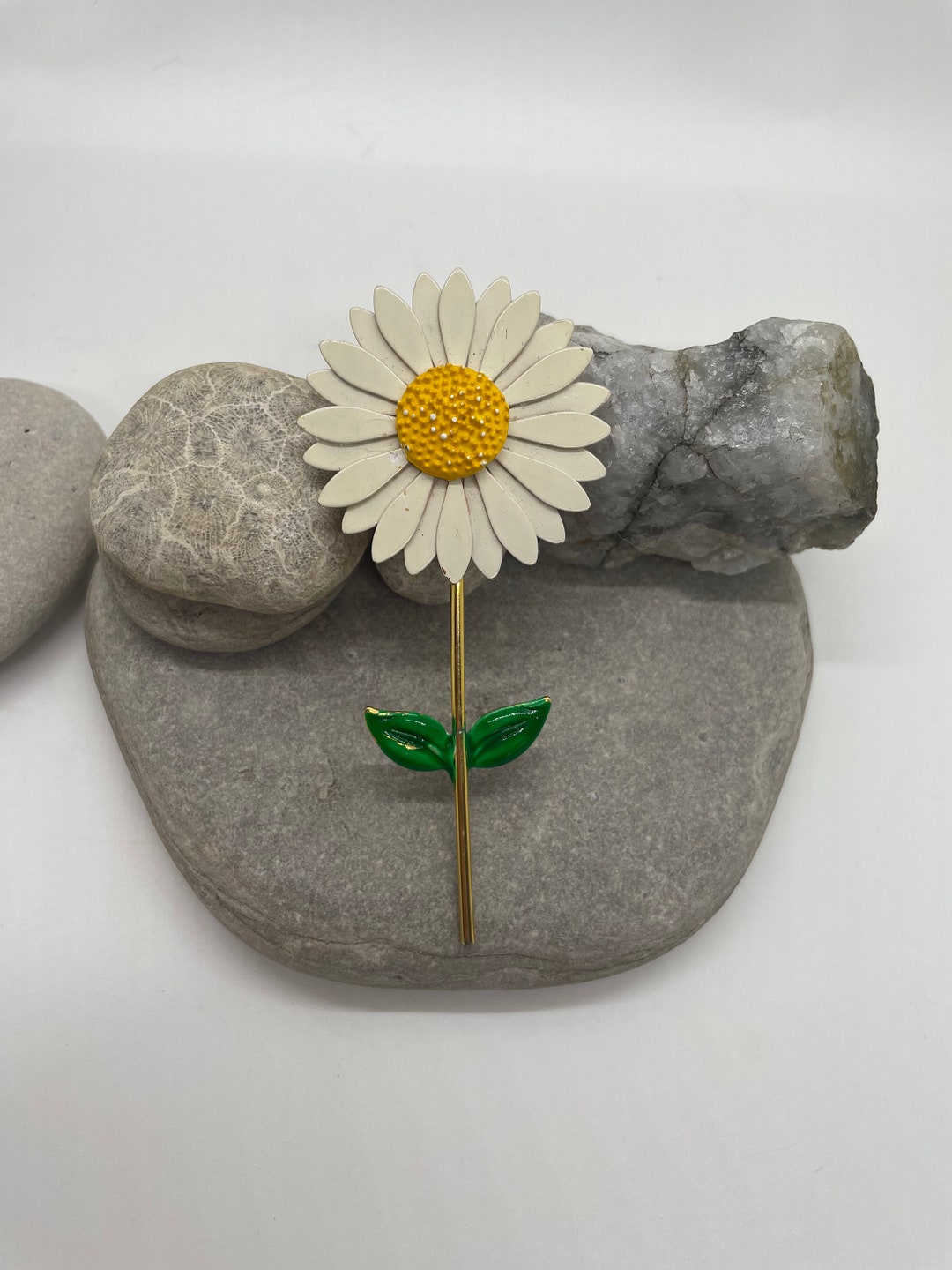 Retro Enamel Daisy Pin - Etsy
