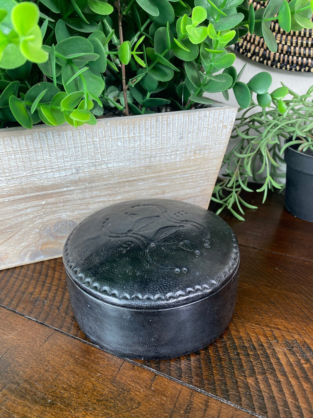 Black Round Tuareg Handicraft Leather Jewelry Box |made in Mali| Ethnic ...