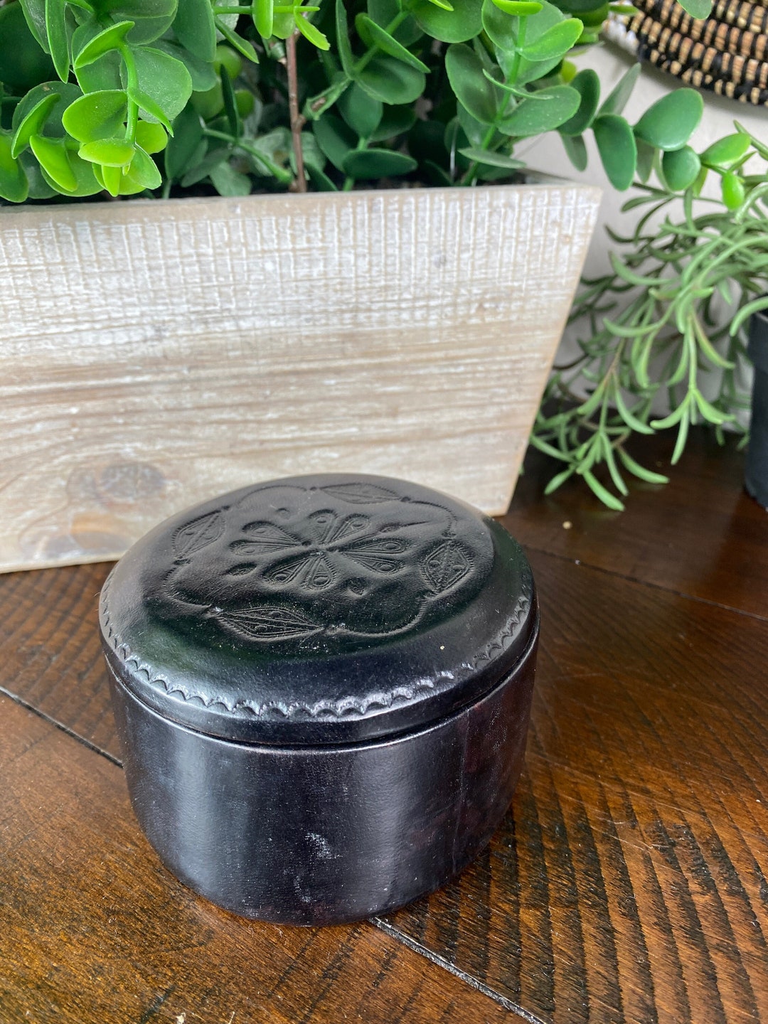 Black Round Tuareg Handicraft Leather Jewelry Box |made in Mali| Ethnic ...