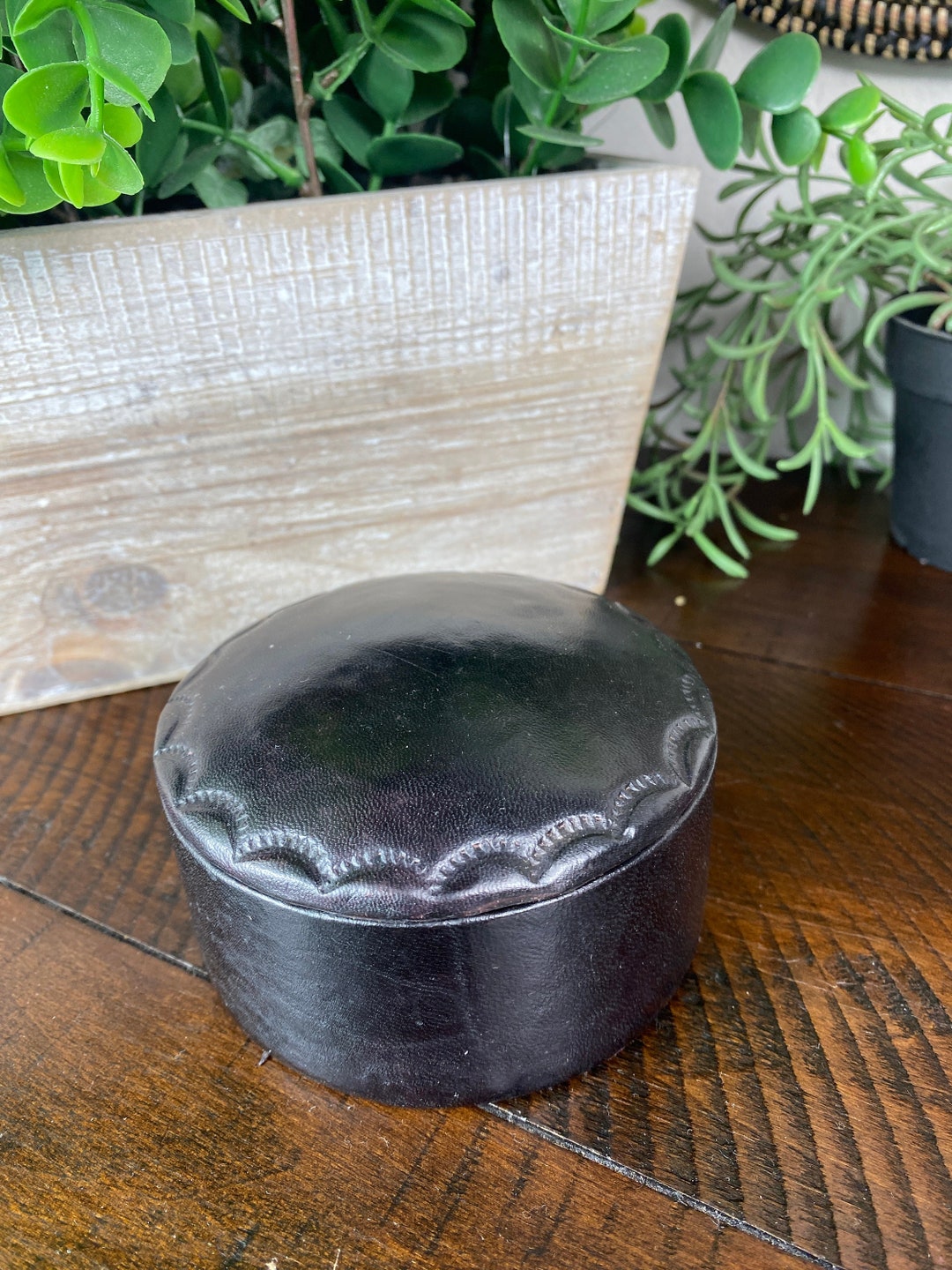Black Round Tuareg Handicraft Leather Jewelry Box | Made in Mali ...
