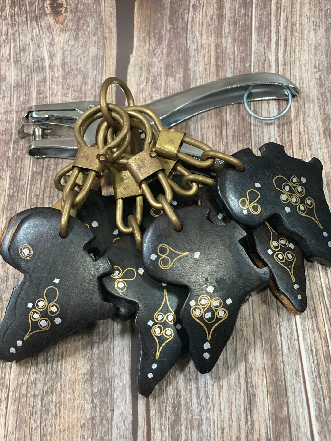 Africa Wooden With Bronze Map Keychain |handmade Carved Natural Wood ...