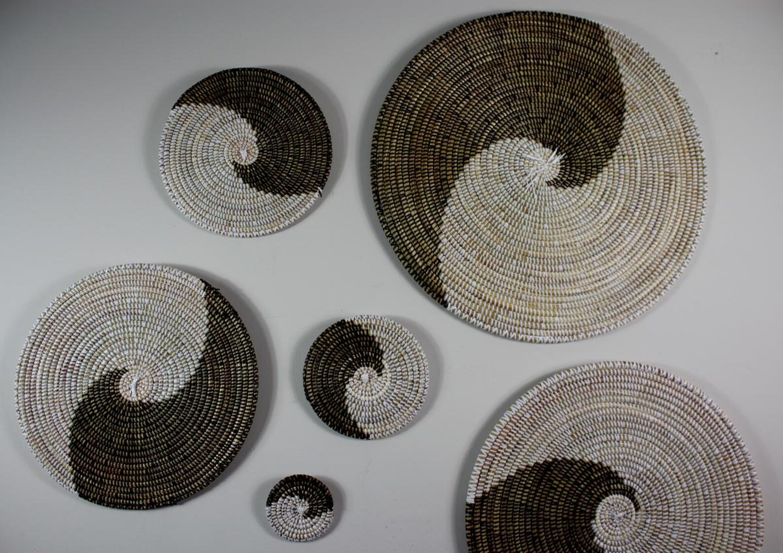 Black & White African Senegal Woven Round Pad for Wall Decor Set of 6 ...