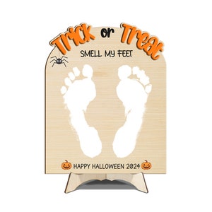 Trick or Treat Smell My Feet, Footprint Sign, DIY Halloween Footprint ...