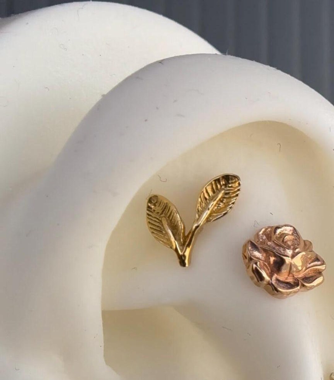 Buy 14K Solid Gold Leaf Elliptic Body Piercing Jewelry: 25g Threadless ...
