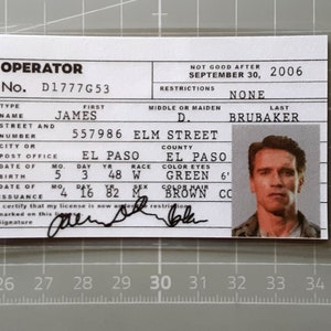 Total Recall 1990 Prop Collection Poster, Flyer, Mars Money, ID Badges ...