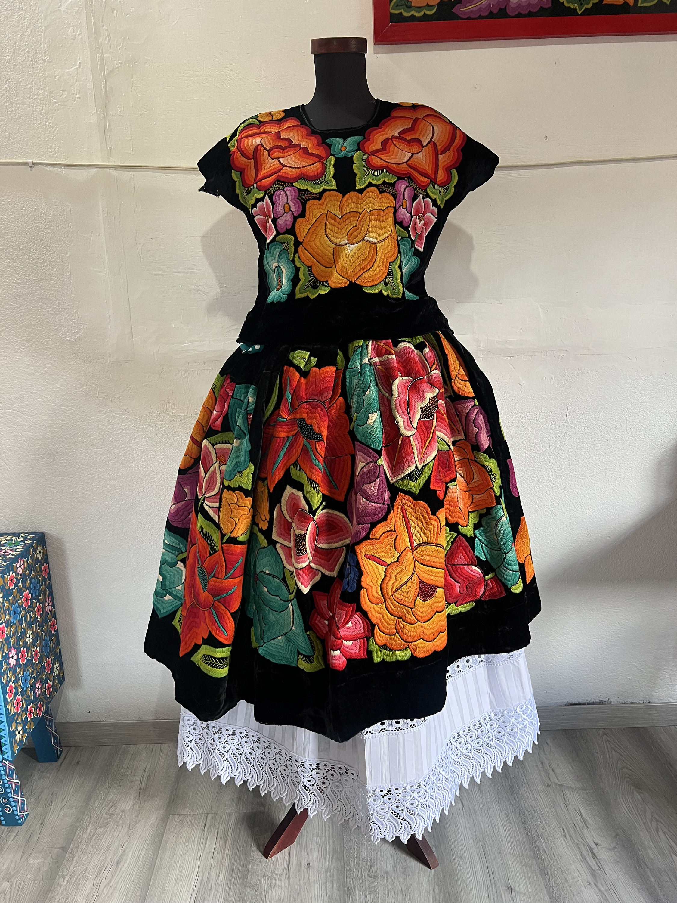 Traje de Gala Antiguo Típico del Istmo de Tehuantepec con Bordado Fino ...