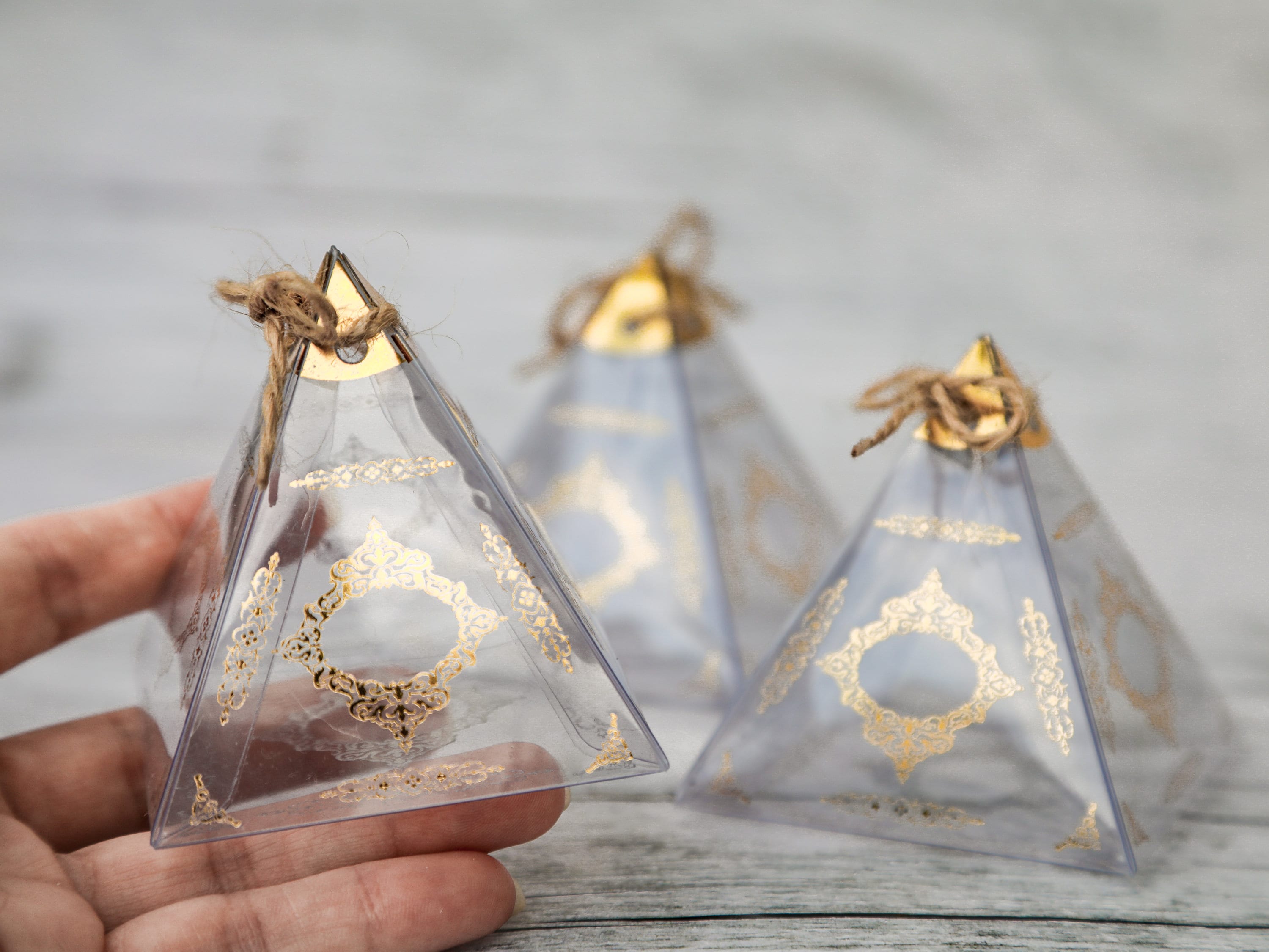 10 Pcs Pyramid Favors and Gifts Boxes, Clear Lid Gold Detail Box ...
