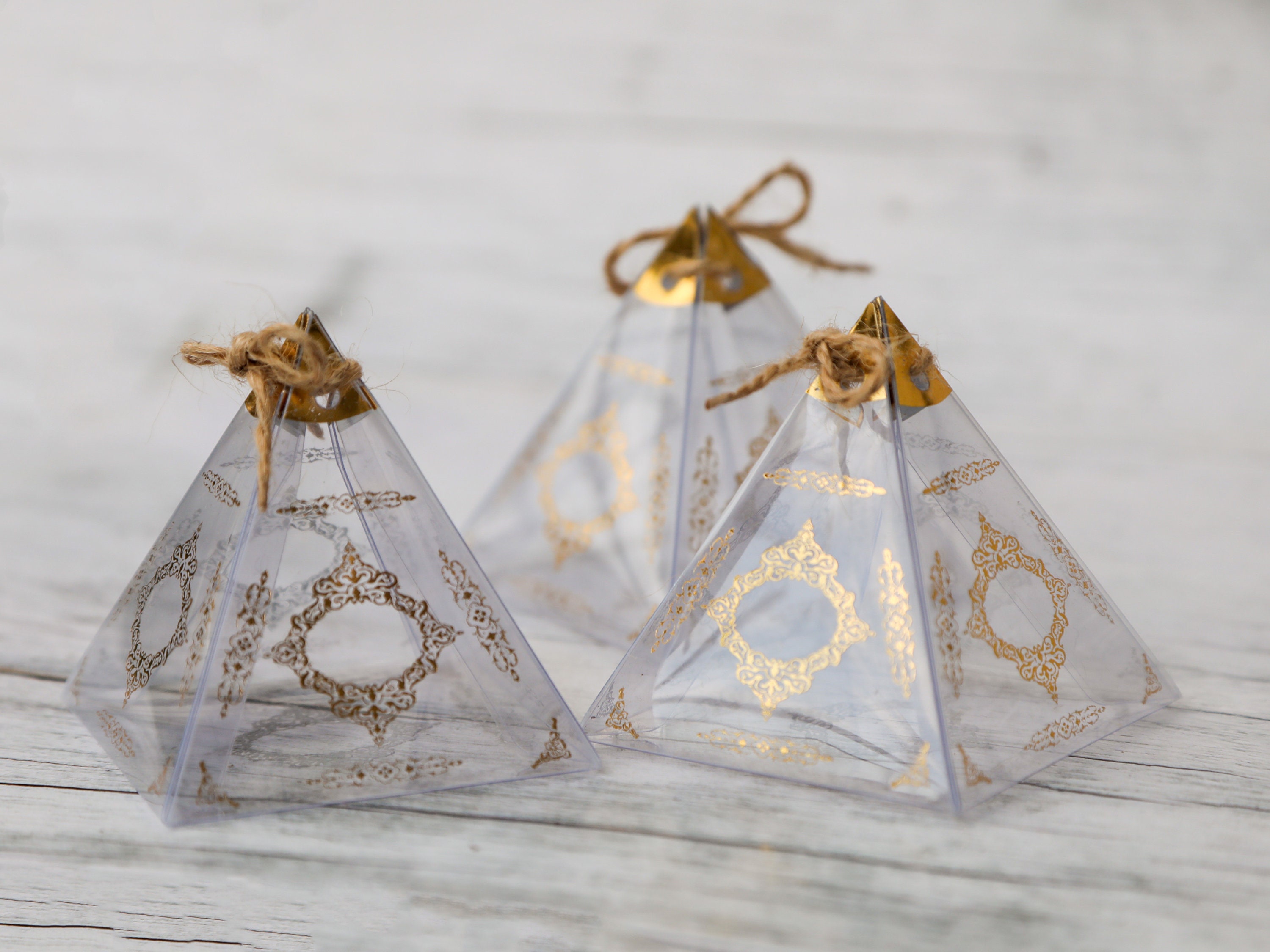 10 Pcs Pyramid Favors and Gifts Boxes, Clear Lid Gold Detail Box ...