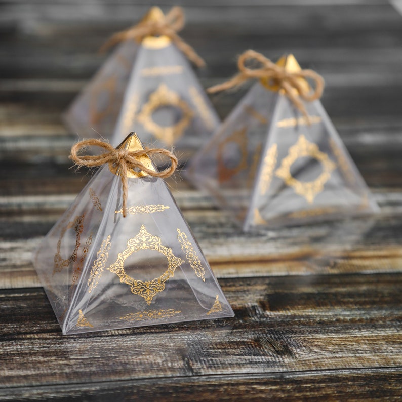 10 Pcs Pyramid Favors and Gifts Boxes, Clear Lid Gold Detail Box ...