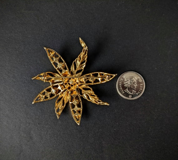 Vintage Lisner BROOCH 1960's Gold Tone Shades of Blue… - Gem