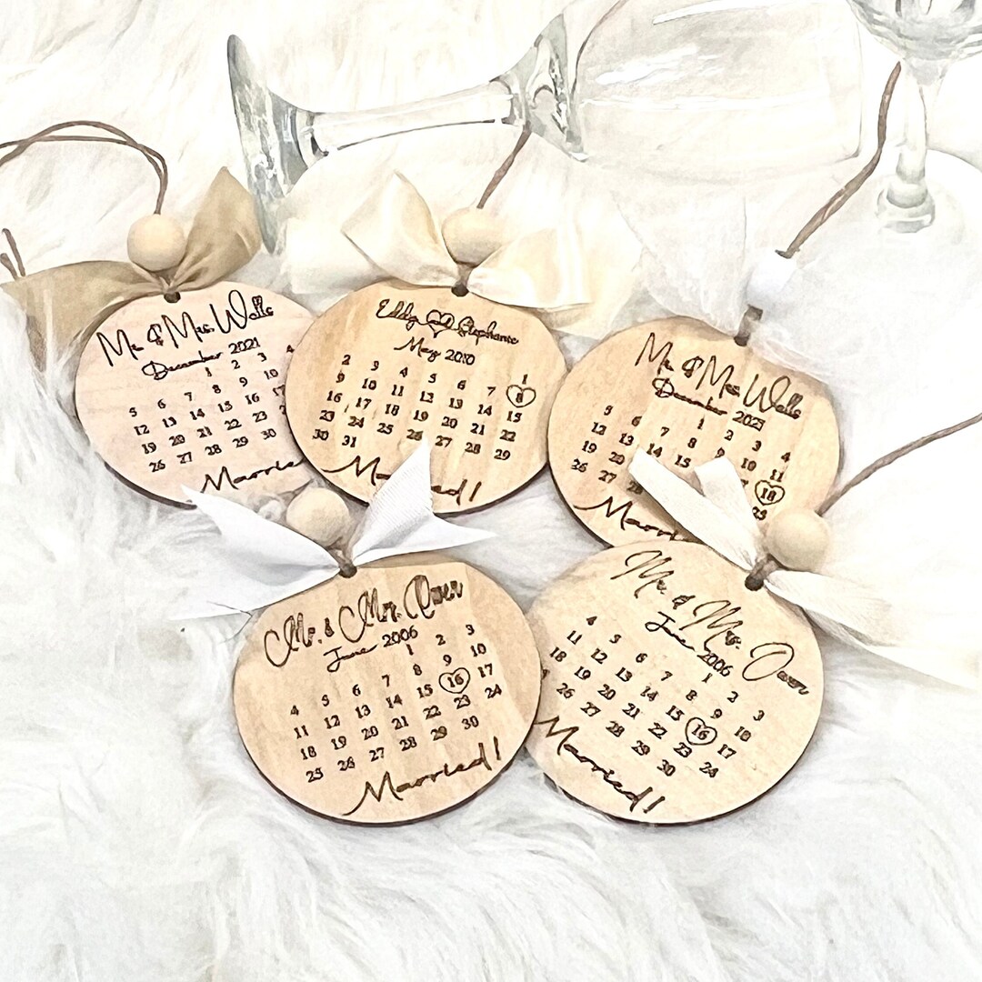 Beautiful Wooden Disc Wedding Favors Also Perfect for Gift Tags ...