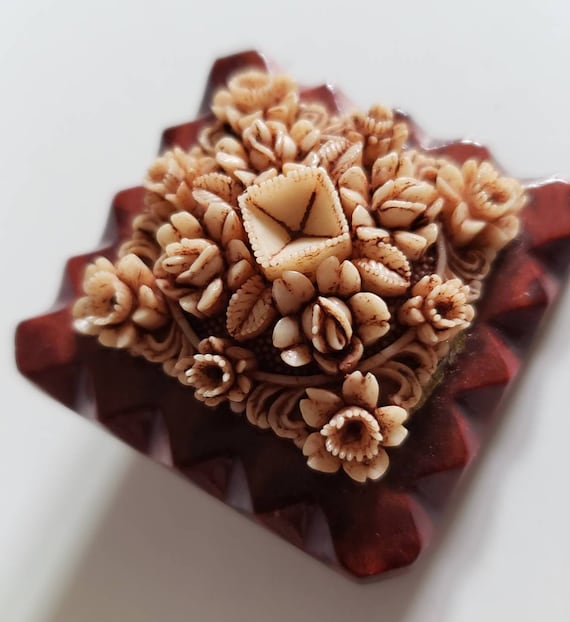 Unique vintage Carved Celluloid & Wood set. - Gem