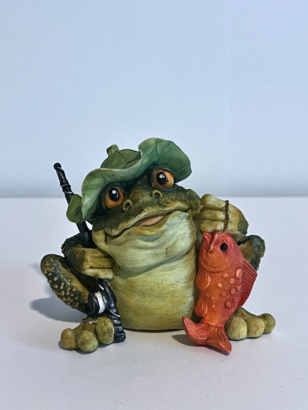4" Frog Fishing Figurine With Floppy Leaf Hat and Orange Fish Statue ...