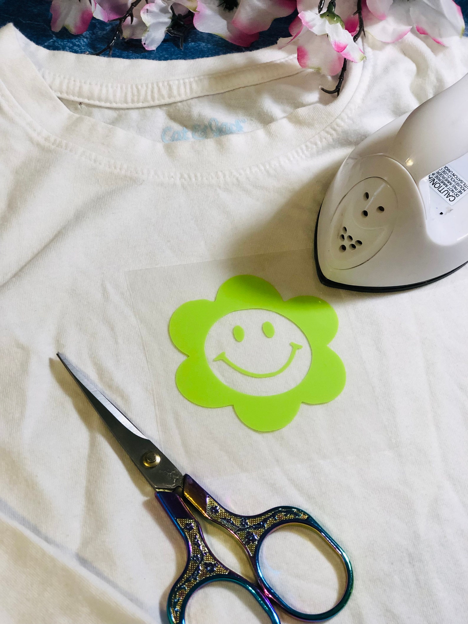 Iron on / HTV: Smiley Flower Iron-on Decal D.I.Y Project /HTV - Etsy