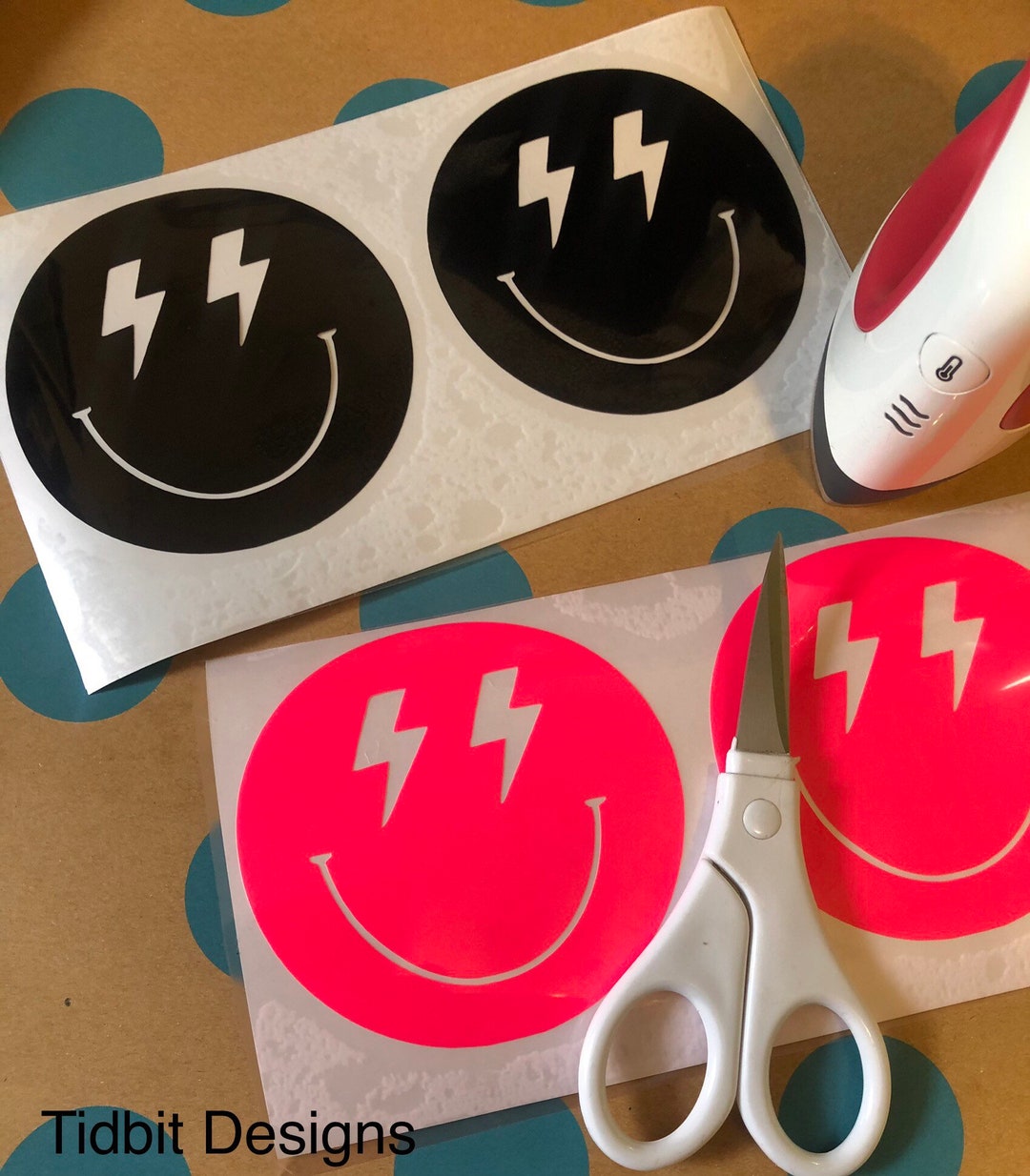 Iron on / HTV: Lightning Bolt Smiley Face Iron-on Decal / T-shirt ...