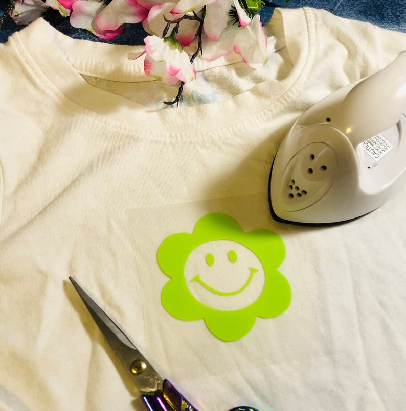 Iron on / HTV: Smiley Flower Iron-on Decal D.I.Y Project /HTV - Etsy