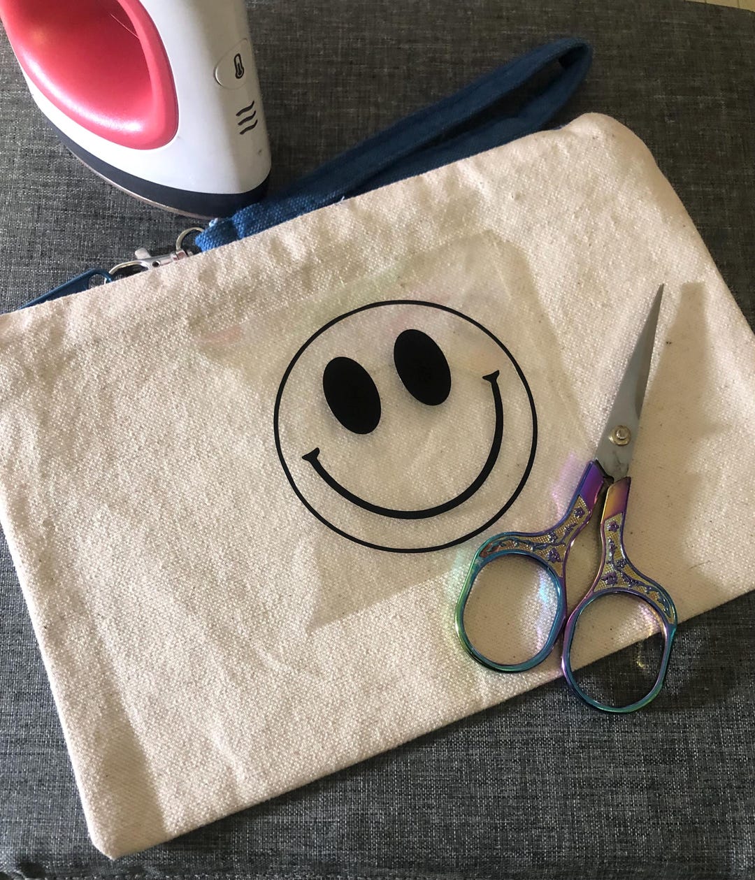 Iron on / HTV: Smiley Face Iron-on Decal / T-shirt Design/ D.I.Y ...