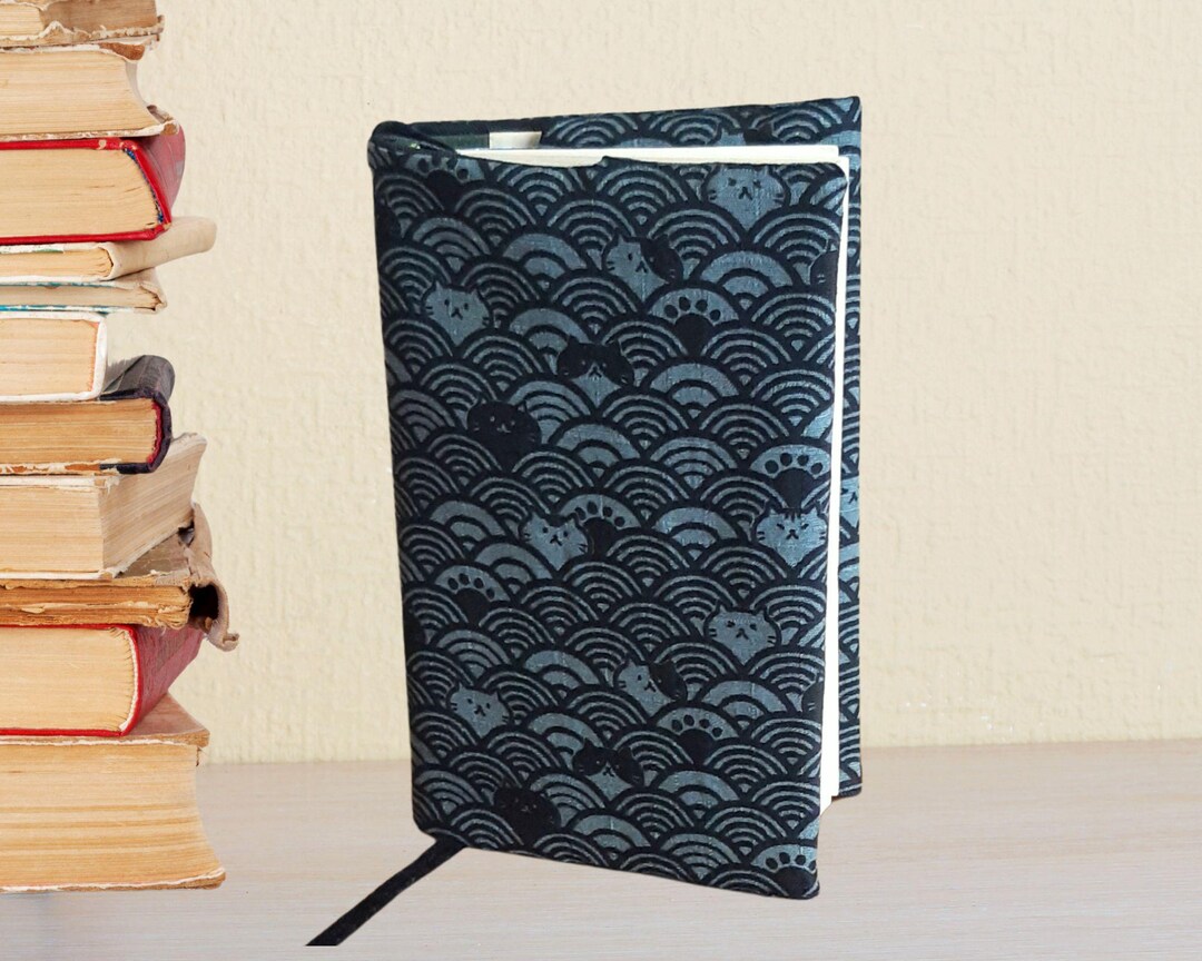 Adjustable Hardcover & Paperback Book Cover, Gray-black Cat, Adaptable ...
