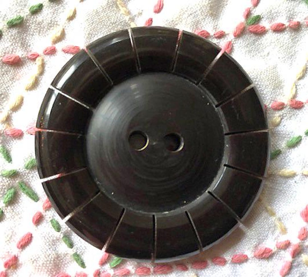 Large Brown Carved Galalith Button 1930's 1940's 5 Cm - Etsy