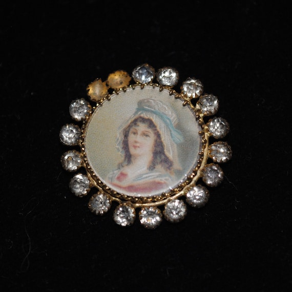 Antique Portrait Lithograph Button depicting Charlott… - Gem