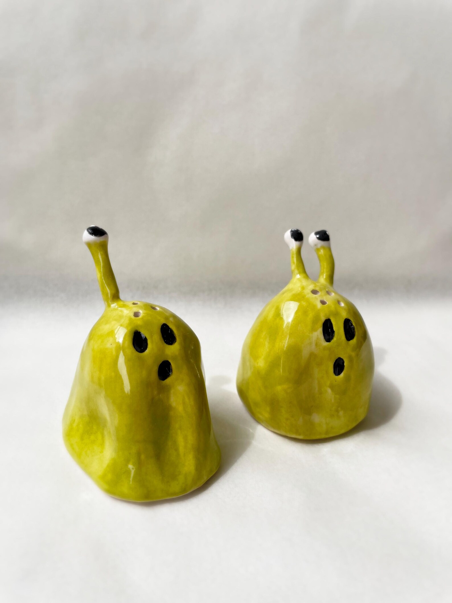 Alien-themed Green Ceramic Salt and Pepper Shaker Set - Cute Sci-fi ...