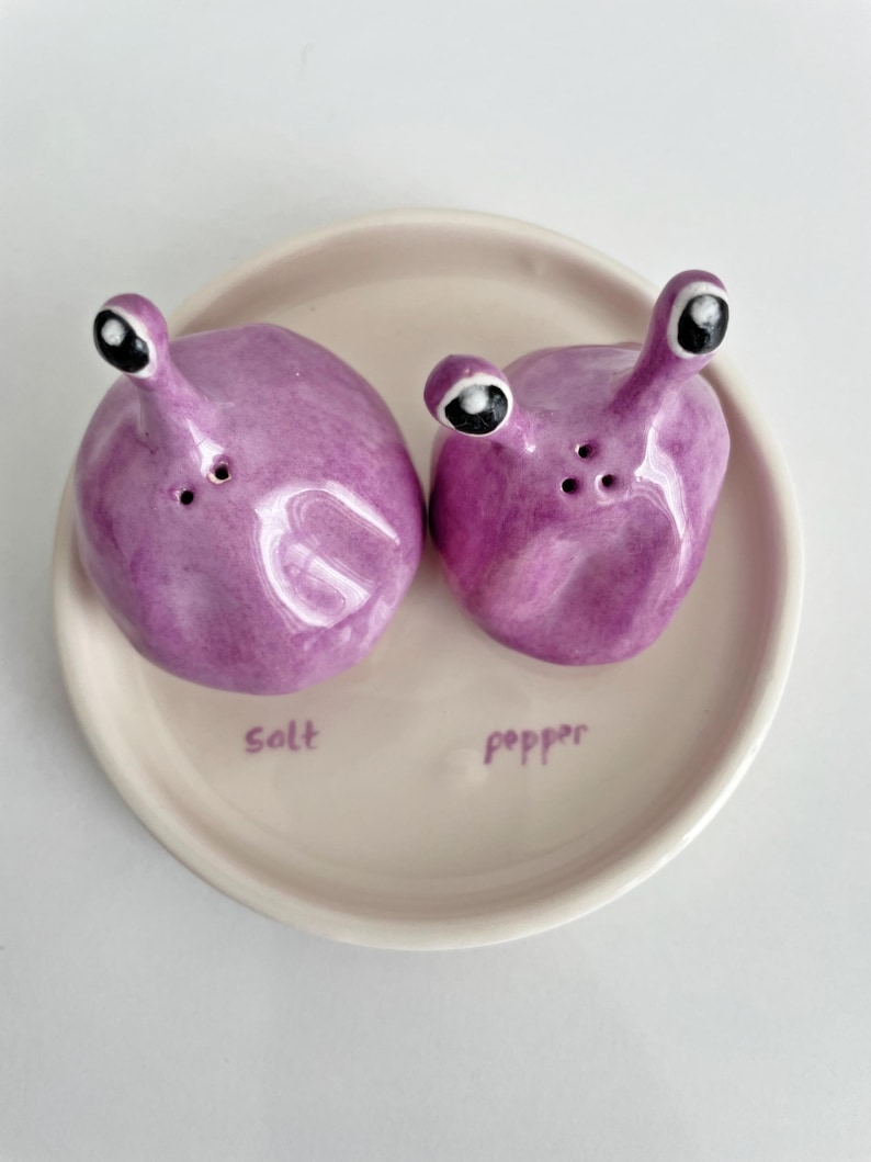 Alien-themed Green Ceramic Salt and Pepper Shaker Set - Cute Sci-fi ...
