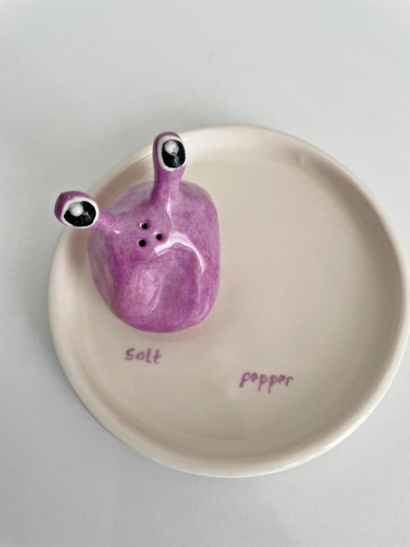 Alien-themed Green Ceramic Salt and Pepper Shaker Set - Cute Sci-fi ...