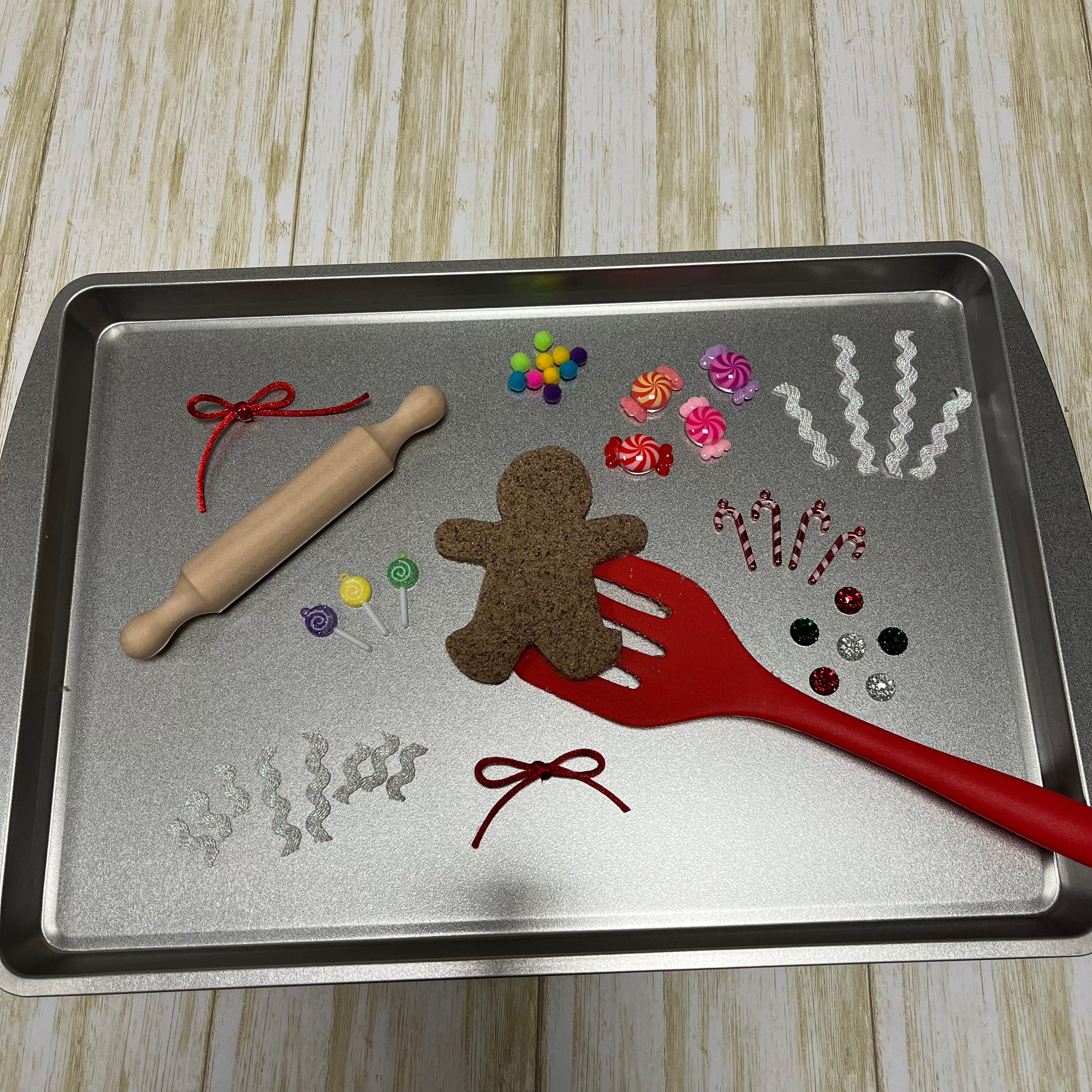 Gingerbread Cookie Sensory Bin | Baking Sensory Bin | Christmas Sensory ...