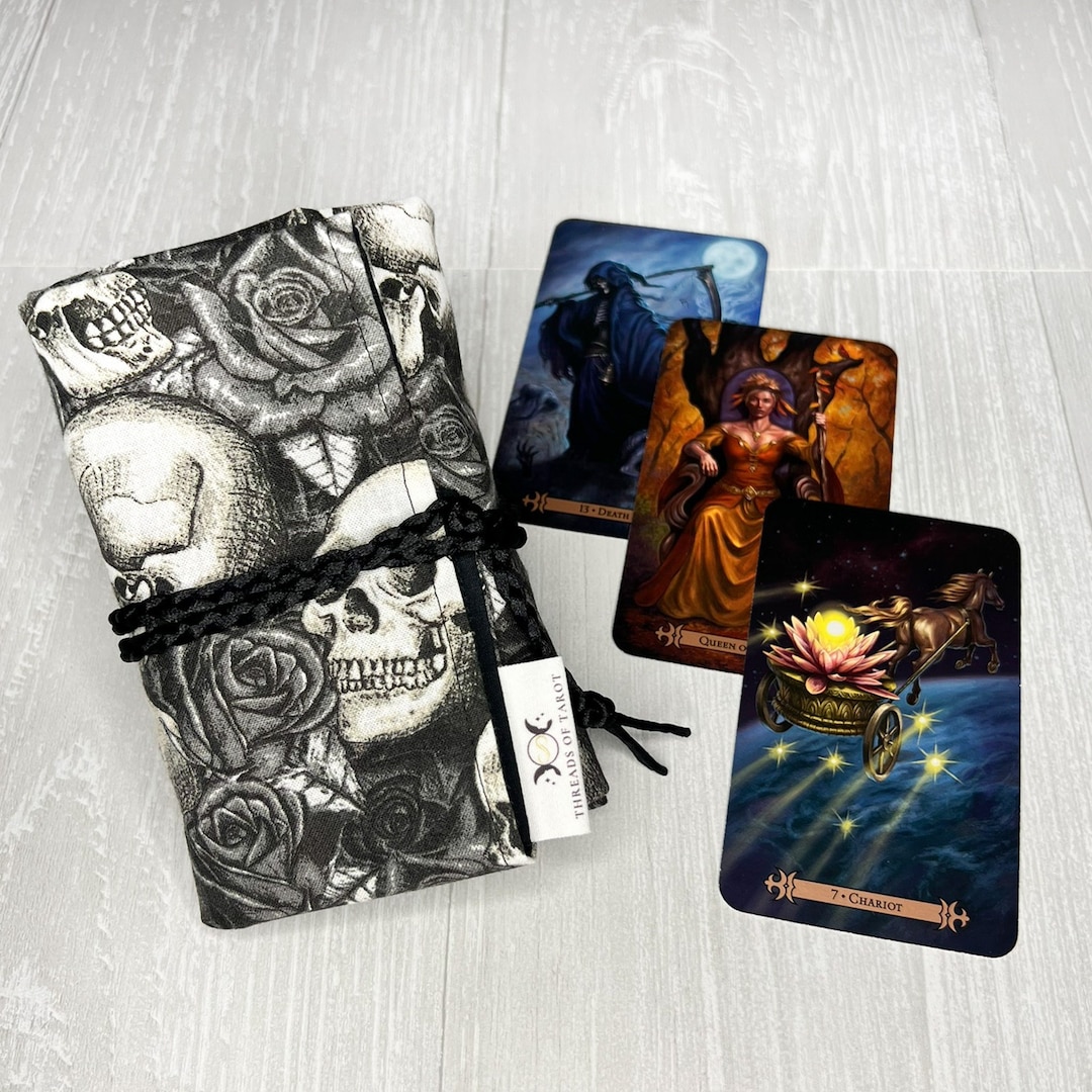 Skulls & Roses Tarot Wrap, Witch Tarot Deck Storage Cloth, Tarot Card ...