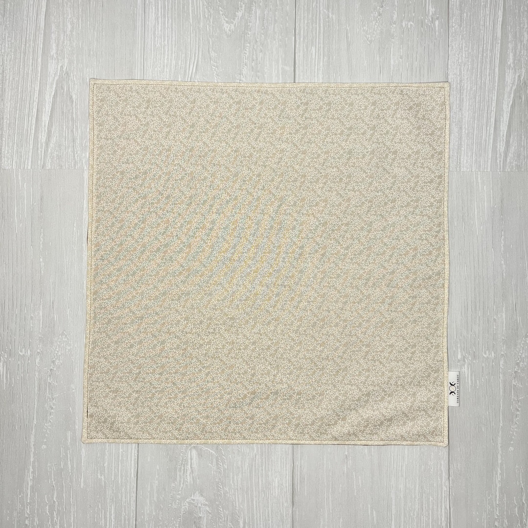 Beige Floral Altar Cloth, Tarot Ritual Cloth, Rune Casting, Tarot ...