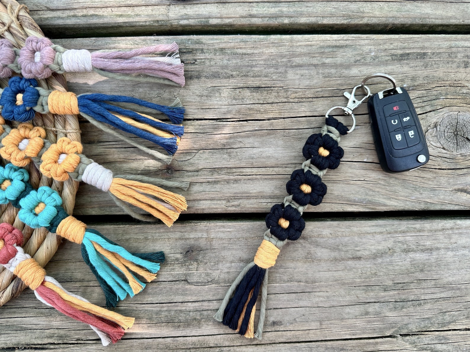 Boho Flower Keychain, Macrame Daisy Key Holder, Boho Gift Idea, Boho ...