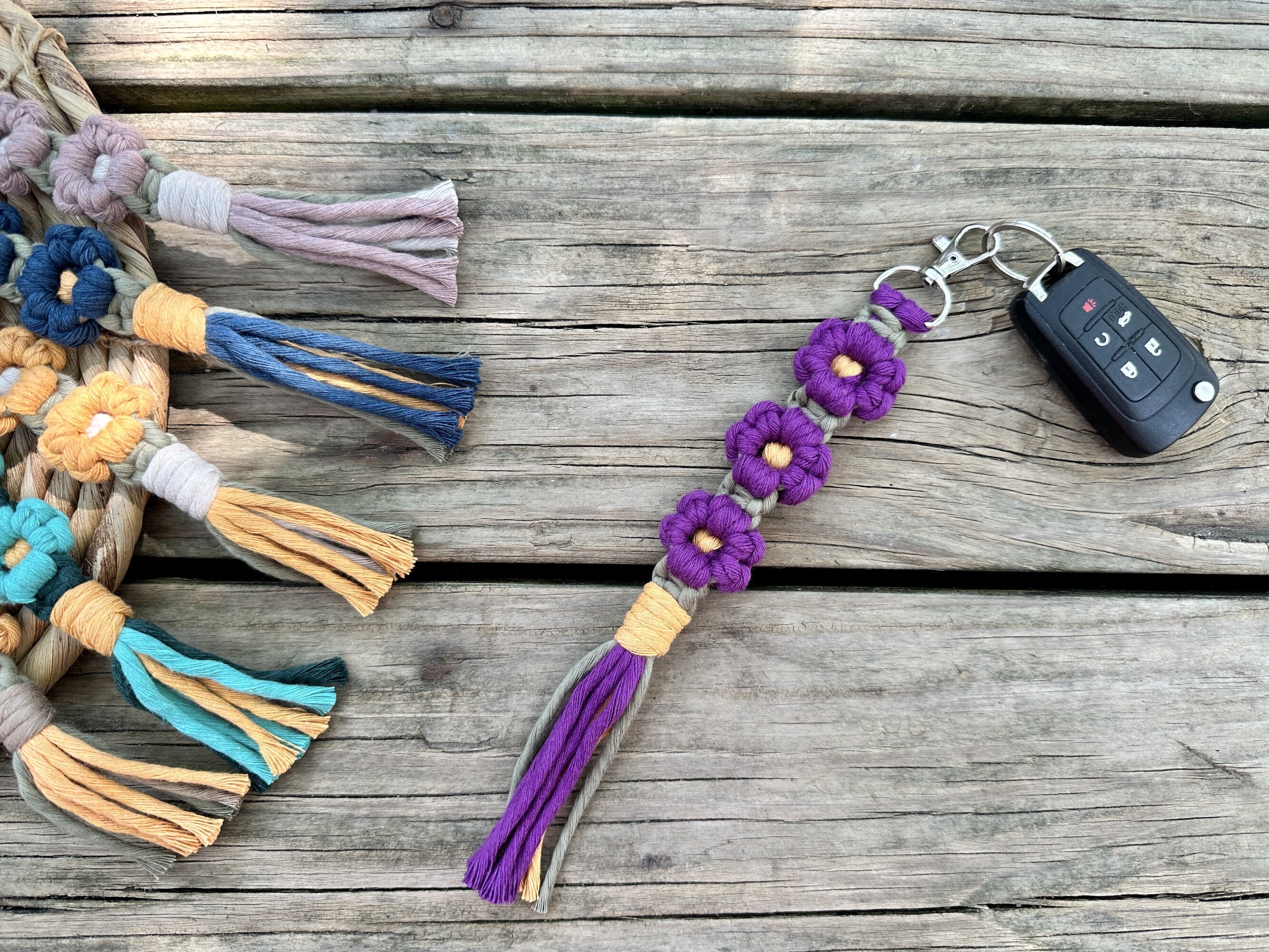 Boho Flower Keychain, Macrame Daisy Key Holder, Boho Gift Idea, Boho ...